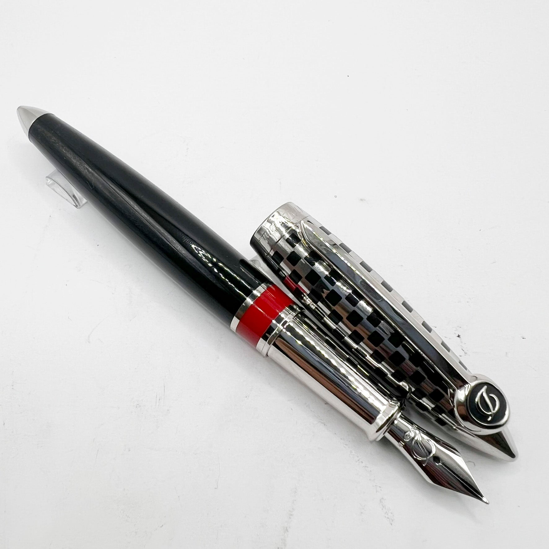 S.T.Dupont F1 Grand Prix Limited Edition Fountain Pen - Medium 18kt Go ...